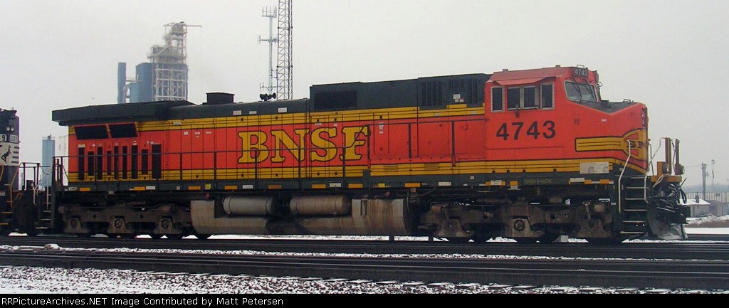 BNSF 4743